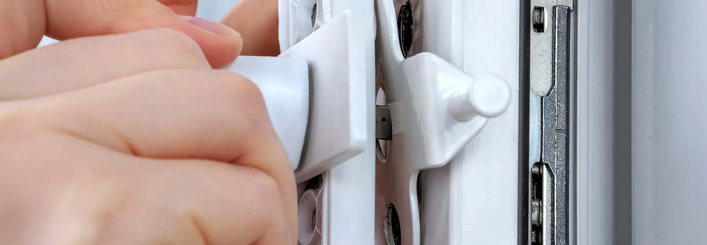 How To Open A Sliding Window From Outside: Safely! - Constructor idea